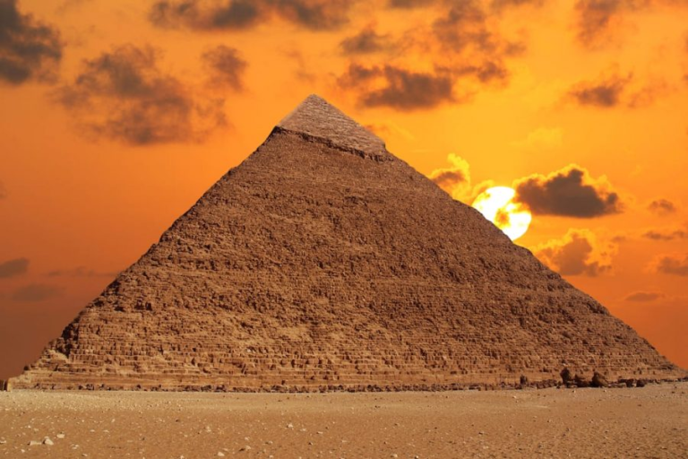 The Pyramid of Khafre: A Monument of Majesty and Symbolism in Ancient ...